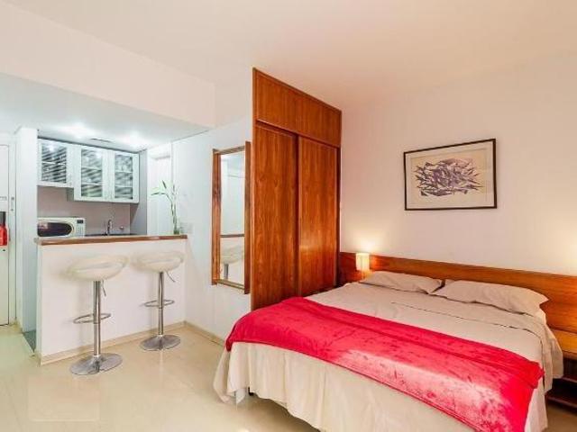 Apartamento em Moema, mobiliado de 24m² com 1 dormitório, 1 banheiro e 1 vaga