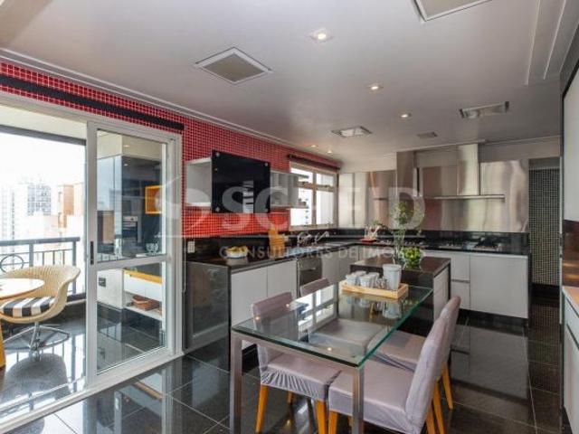 APARTAMENTO EM MOEMA: NOBREZA E LUXO