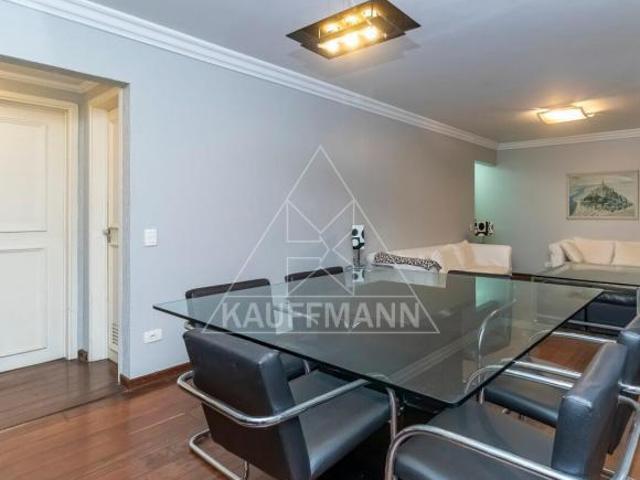 Apartamento em Moema para Venda com 4 quartos, 1 Suíte, 3 Vagas e 143m² de Á.Ú