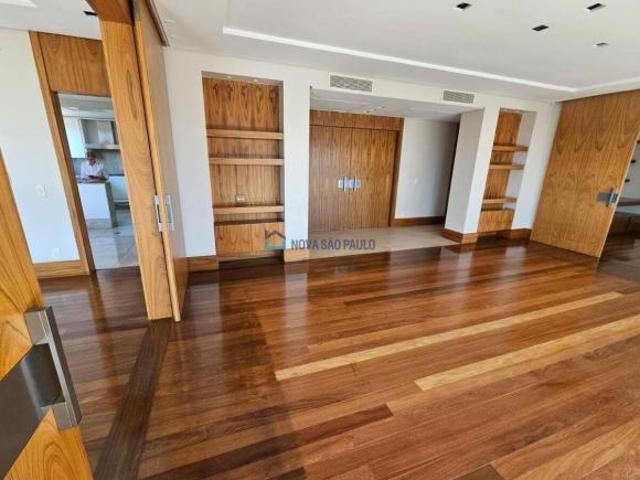 Apartamento em Moema Pássaro Nobre, com 310m², 03 suítes, 06 vagas, sala para vários ambientes