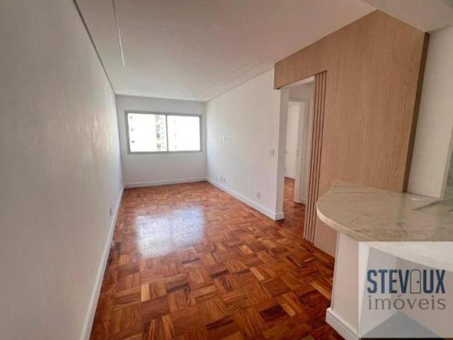 Apartamento em Moema Pássaros com charme de piso de tacos e reformado