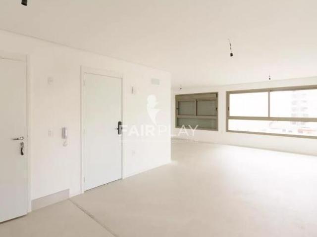 Apartamento em Moema, são 146m de area util, quatro dormitórios sendo duas suíte