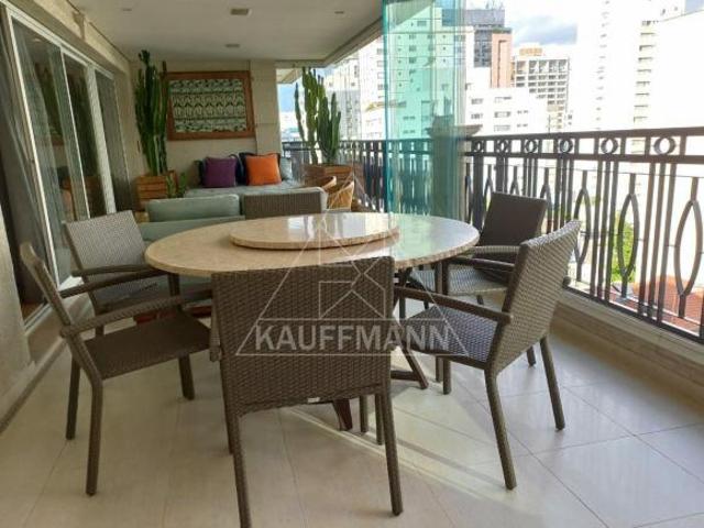 Apartamento em Perdizes à Venda 4 Suítes, 5 Vagas, 307m² de Á.Ú