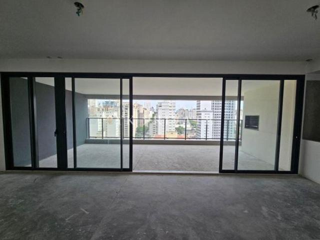 Apartamento em Perdizes de 192m² sendo 4 suítes e 3 vagas à venda