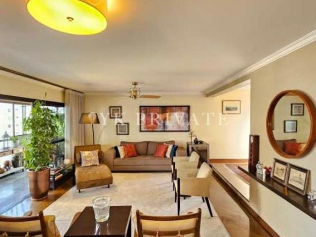Apartamento em Perdizes de 213m² com 4 dormitórios sendo 3 suítes e 3 vagas à venda