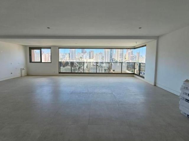 Apartamento em Perdizes de 221m² com 4 suítes e 5 vagas à venda