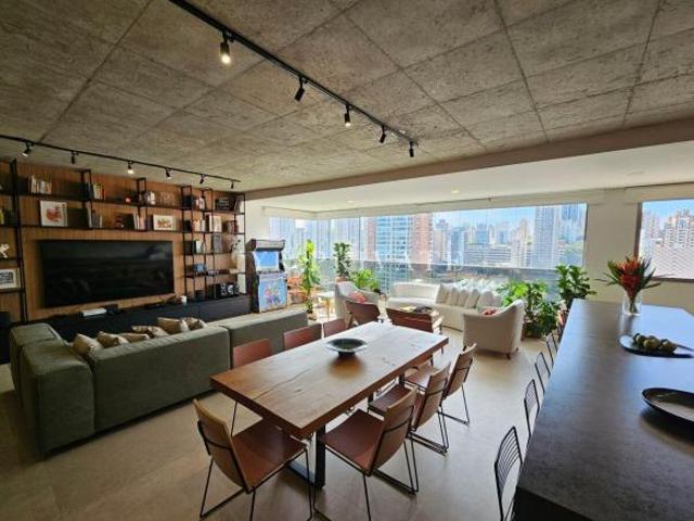 Apartamento em Perdizes de 222m² com 4 suítes e 5 vagas á venda