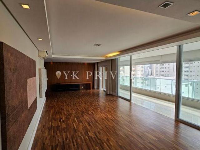 Apartamento em Perdizes de 250m² com 3 suítes e 5 vagas à venda