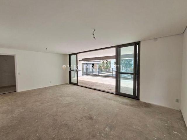 Apartamento em Perdizes Garden de 270m² com 4 dormitórios sendo 2 suítes e 4 vagas à venda