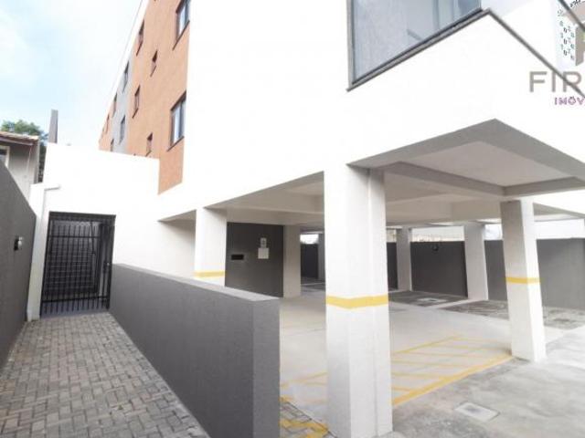 APARTAMENTO EM PINHAIS COM CHURRASQUEIRA E VAGA COBERTA