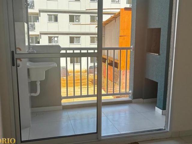 APARTAMENTO EM PINHAIS! 02 QUARTS, SACADA COM CHURRASQUEIRA