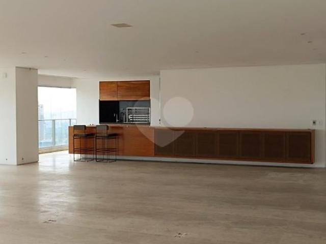 Apartamento em Pinheiros, 3 dormitórios, 3 suítes, 5 banheiros e 4 vagas