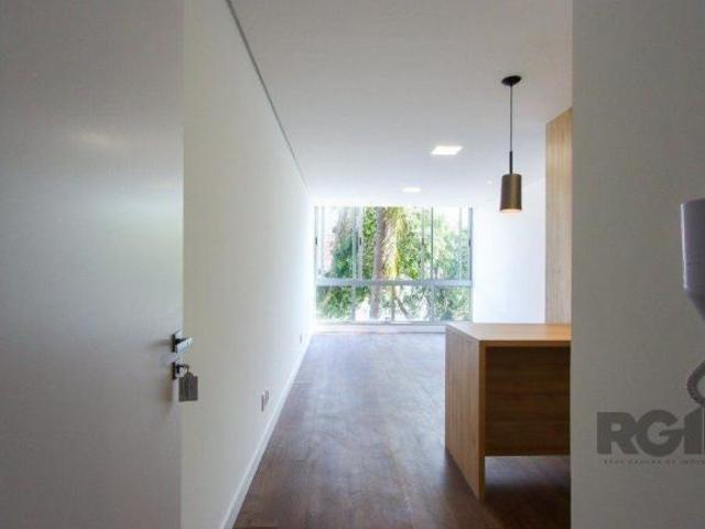 Apartamento em Porto Alegre no Bairro Petrópolis, de 2 quartos, GARDEN, semi mobiliado
