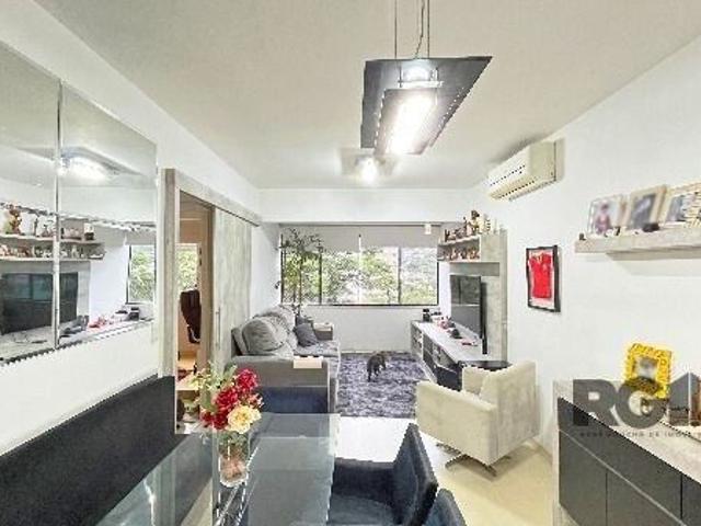 Apartamento em Porto Alegre, no bairro Teresópolis, com 2 dormitório s, e 2 banheiros, para locação