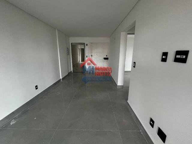 Apartamento em Praia Grande, 2 dormitórios, 2 vagas de garagem 80m