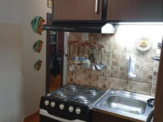 Apresentamos um encantador apartamento tipo kitinete à venda no Canto do Fort.
