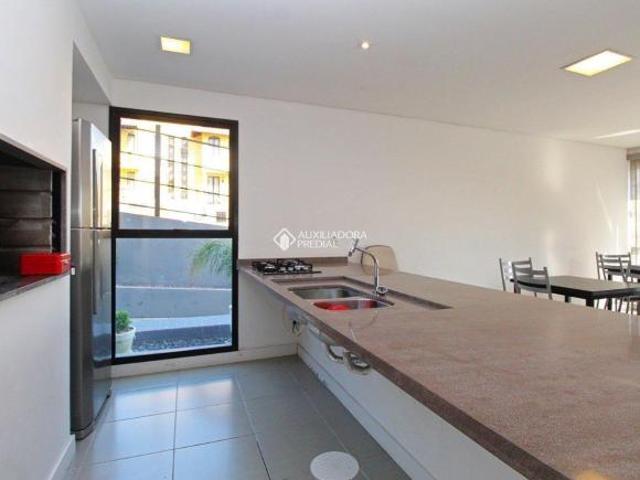 Apartamento em prédio com piscina e salão de festas, 02 quartos, sendo 01 com suíte, churrasquei