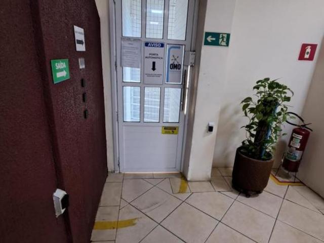 Apartamento em prédio de frente para a praia Guilhermina em Praia Grande SP