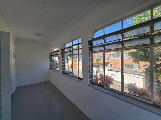 Apartamento em Ramos, Rio de Janeiro/RJ de 108m² 2 quartos para locação R$ 1.800,00/mes