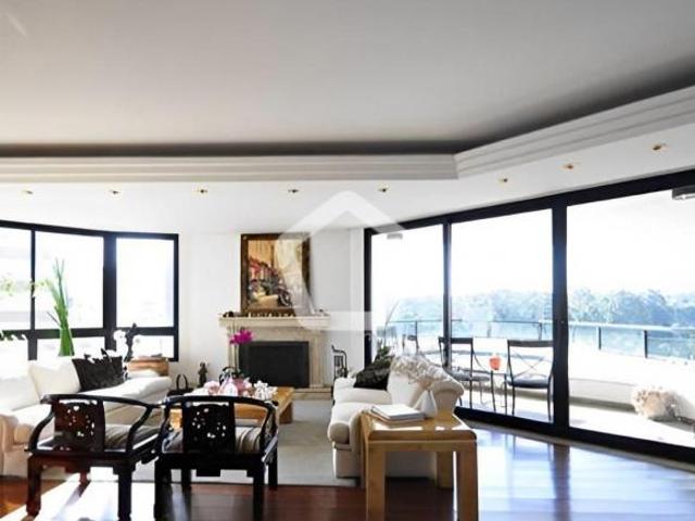 Apartamento em Real Parque