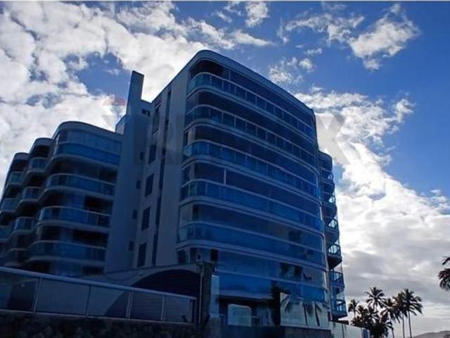 Apartamento em Riviera de São Lourenço pé na areia