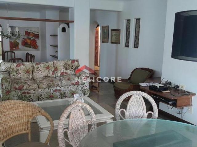 Apartamento em Rua Dona Vitória Yunes Stefano Enseada Guarujá/SP