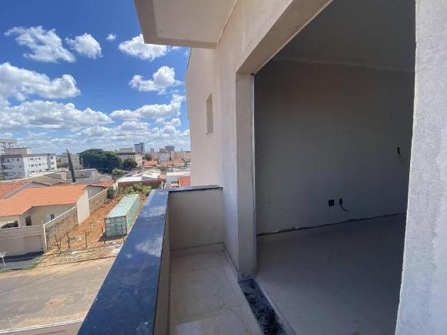 Apartamento em Rua Francisco Antônio de Oliveira Santa Mônica Uberlândia/MG