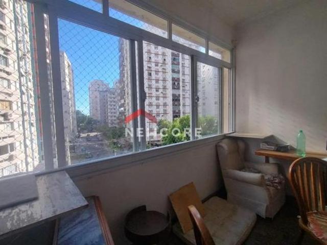 Apartamento em Rua Jorge Tibiriçá Gonzaga Santos/SP
