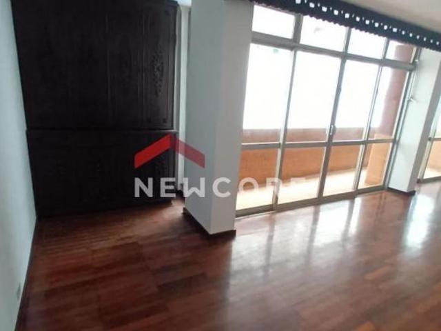 Apartamento em Rua Jorge Tibiriçá Gonzaga Santos/SP