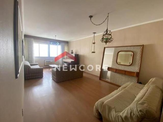Apartamento em Rua Jorge Tibiriçá Gonzaga Santos/SP