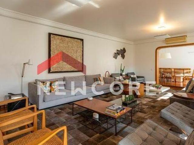 Apartamento em Rua Lourenço de Almeida Vila Nova Conceição São Paulo/SP