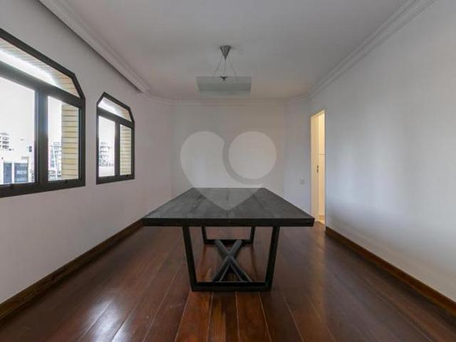 Apartamento em rua sem saída Itaim Bibi