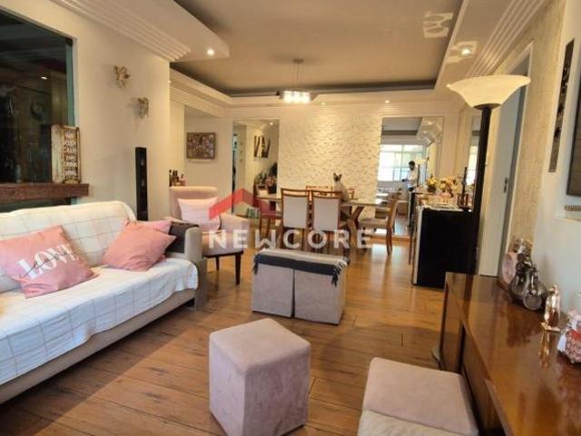 Apartamento em Rua Paraíba Pompéia Santos/SP