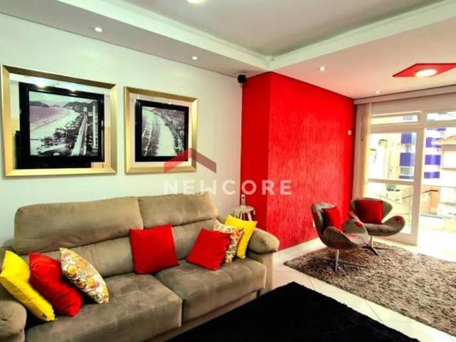 Apartamento em Rua Pasteur Gonzaga Santos/SP