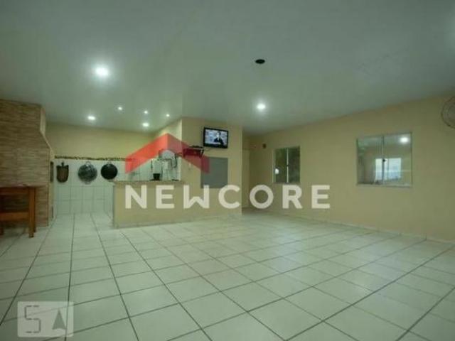 Apartamento em Rua Thereza Lopes Skroski Santa Cândida Curitiba/PR