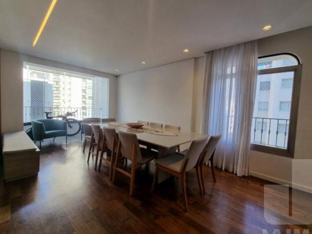 Apartamento em rua tranquila a quinze minutos do Shopping, 3 dormitórios sendo 1 suíte e 2 vagas
