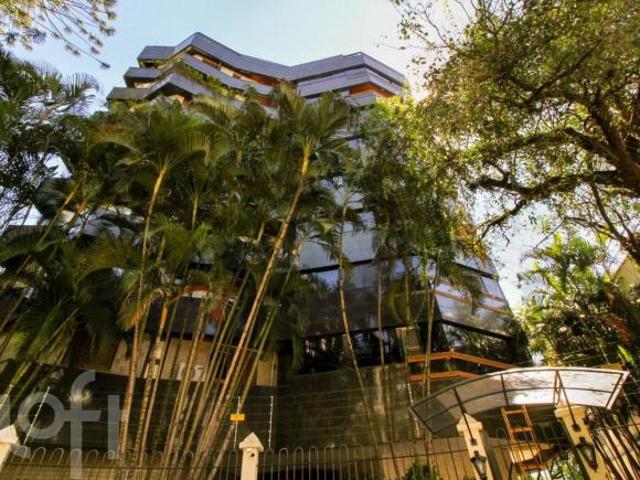 Apartamento em rua tranquila e arborizada