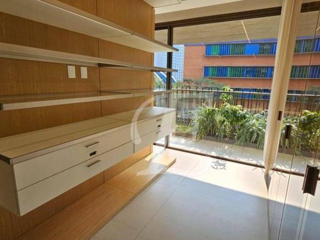 Apartamento em São Paulo Moema, com Arquitetura Sudio Arthur Casas
