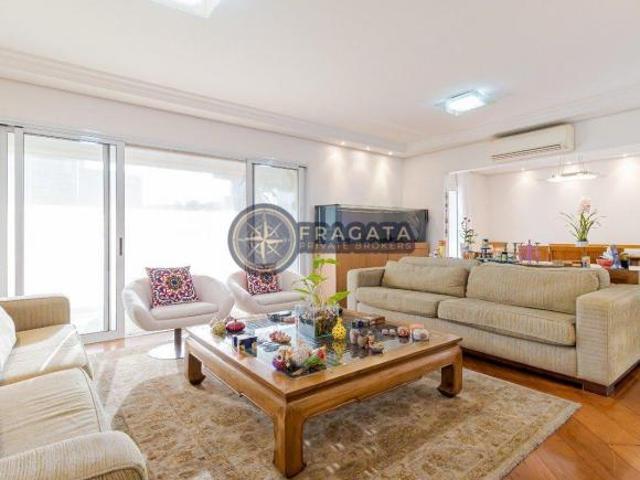 Apartamento em Santa Cecília 240m²