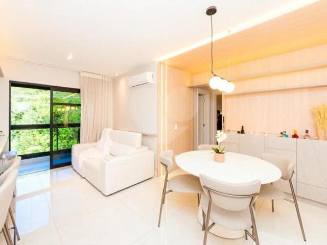 Apartamento em Santa Felicidade com 2 Dormitórios, 2 Vagas e Mobiliado