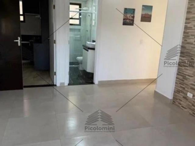 Apartamento Enseada, Guarujá SP, 600 metros da praia: 2 quartos, 1 suíte, sala com sacada, 2 banhei