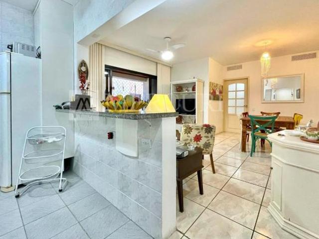 Apartamento no Guarujá, Enseada, 3 Quartos, Sendo 1 Suíte e Sacada Mercuri Imóveis Imobiliária n