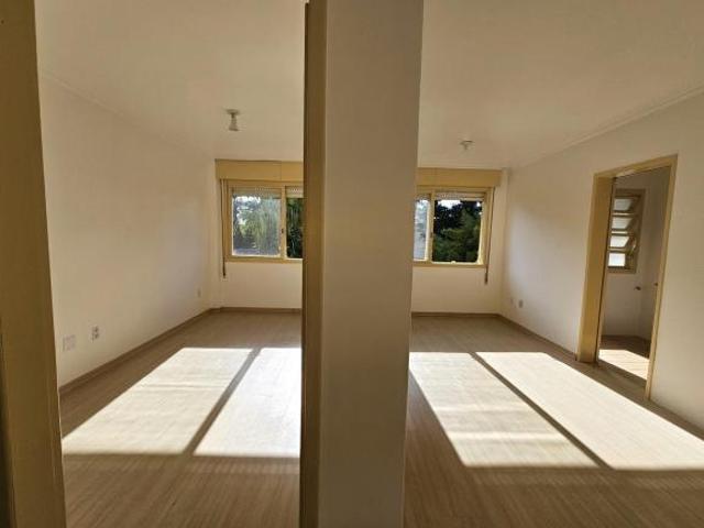 APARTAMENTO ENSOLARADO A POUCOS METROS DO PARQUE MARINHA E DO BEIRA RIO