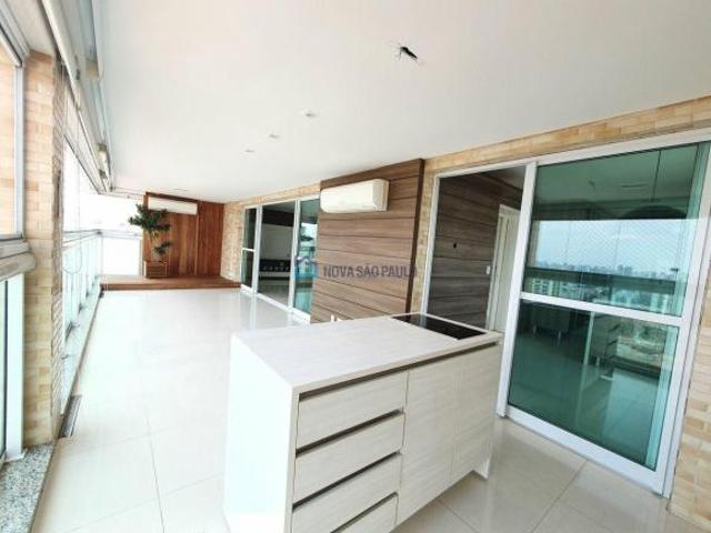 Apartamento Ensolarado, andar alto, alto padrão em Mirandópolis! Estuda permuta!