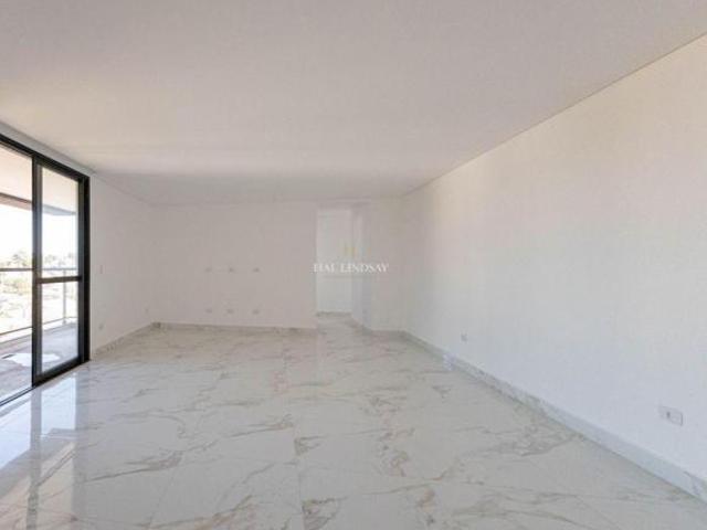 Apartamento ensolarado, andar alto e amplo. 3 Dormitórios, 1 suíte, vaga coberta