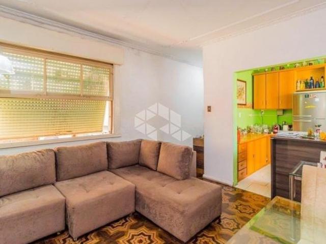 Apartamento ensolarado com 2 Quartos e Vaga de garagem no Bairro Petrópolis