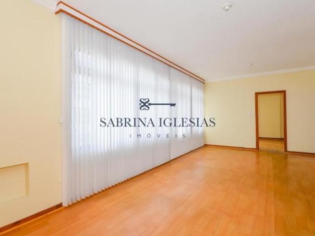 APARTAMENTO ENSOLARADO COM 3 QUARTOS PARA RETROFI
