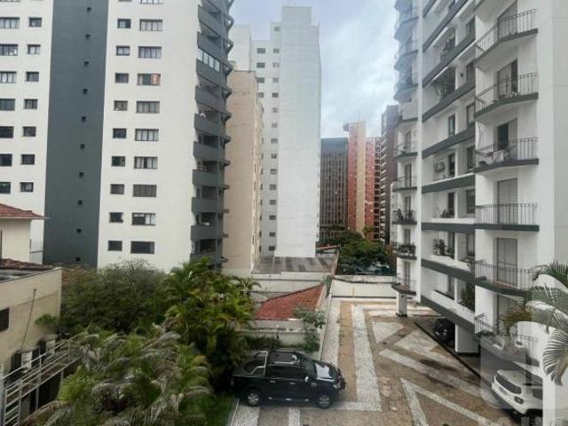 Apartamento ensolarado com dois dormitórios, dependência para funcionários e 1 vaga