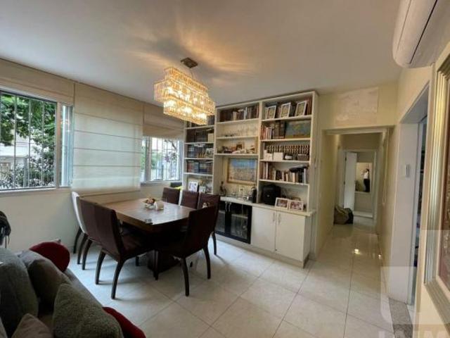 Apartamento ensolarado, 100 m, 3 dormitórios, sendo 1 suíte, 1 vaga. Ótima localização
