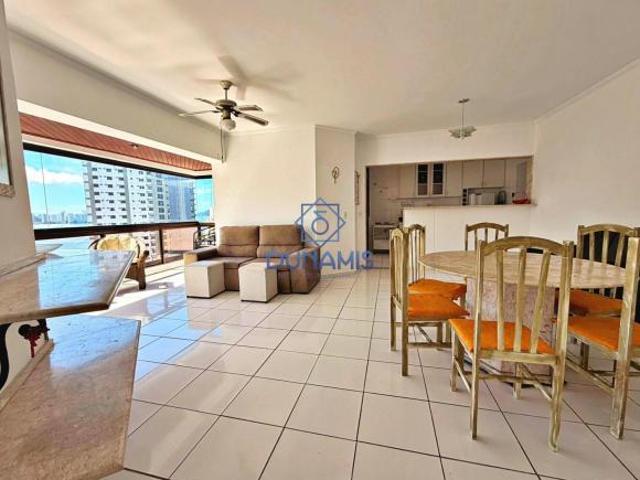 APARTAMENTO ENTRE A PRAIA DAS ASTÚRIAS E PRAIA DO TOMBO COM SACADA E LAZER